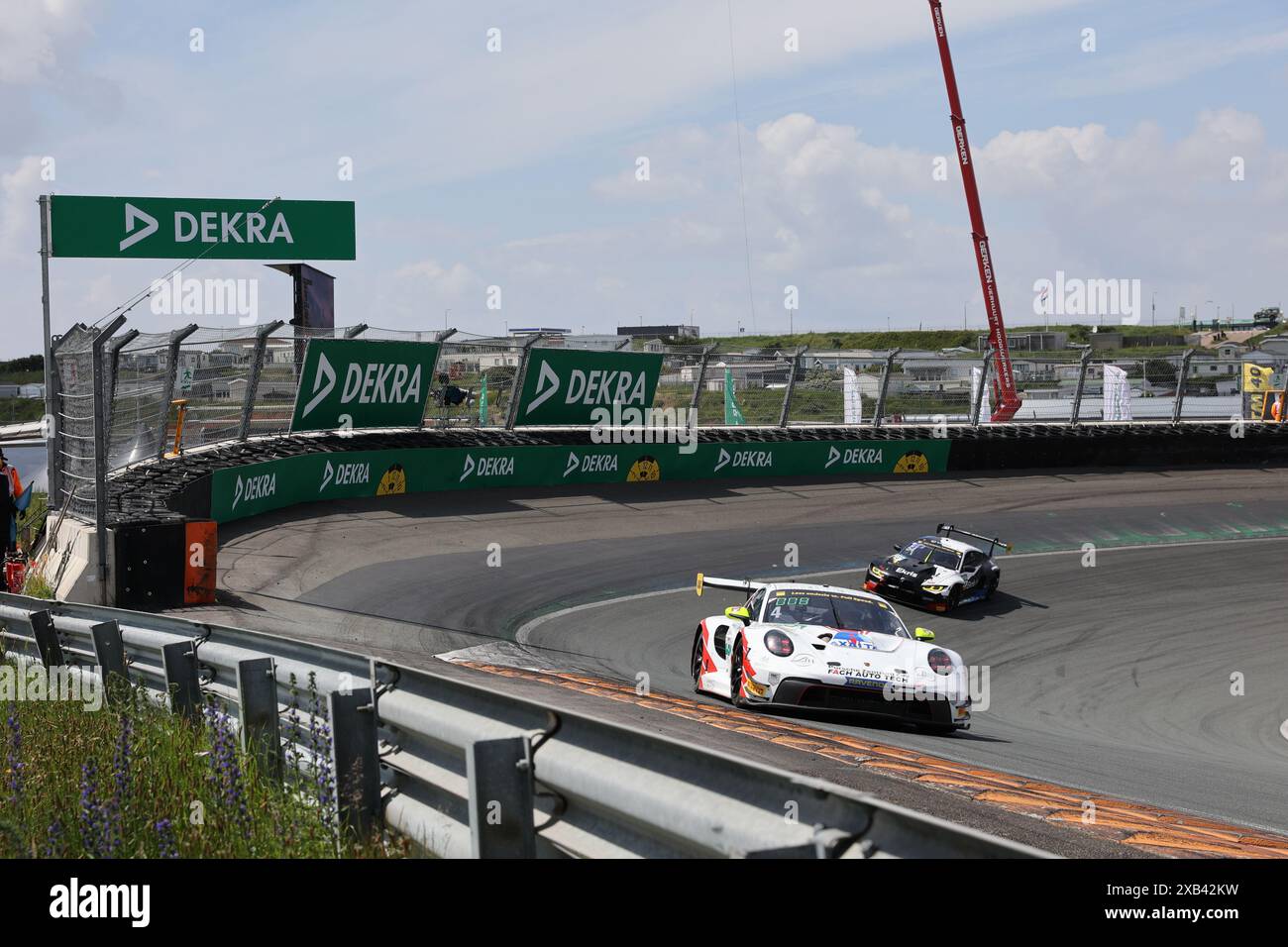 Alexander Fach (CHE) / Alexander Schwarzer (CHE), #4, Porsche 911 GT3-R ...