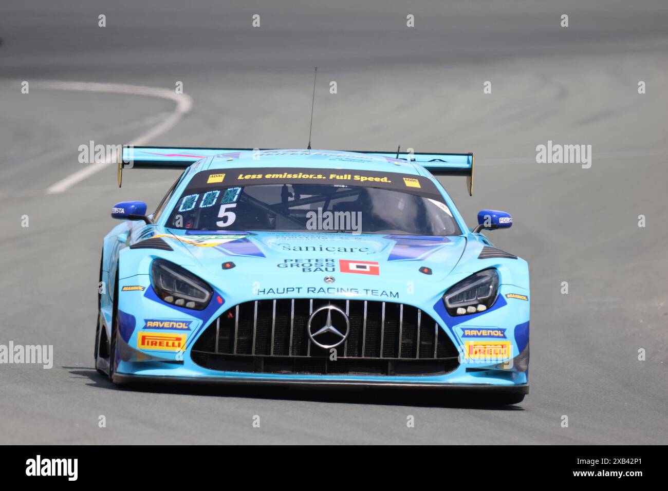 Max Reis (DEU) / Kwanda Mokoena (ZAF), #5, Mercedes-AMG GT3, Team: HRT ...