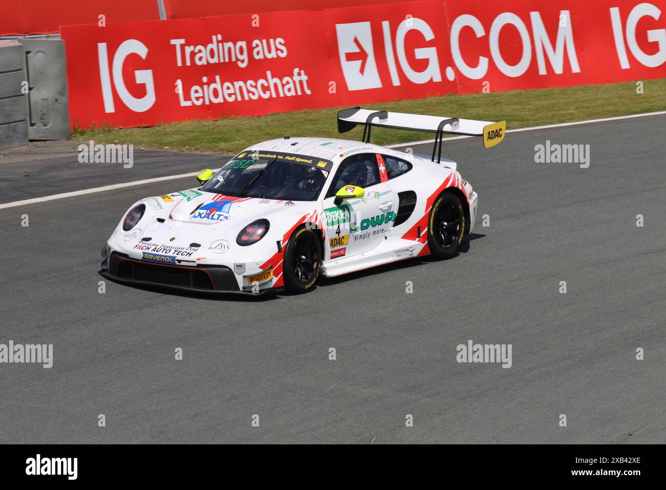 Alexander Fach (CHE) / Alexander Schwarzer (CHE), #4, Porsche 911 GT3-R ...
