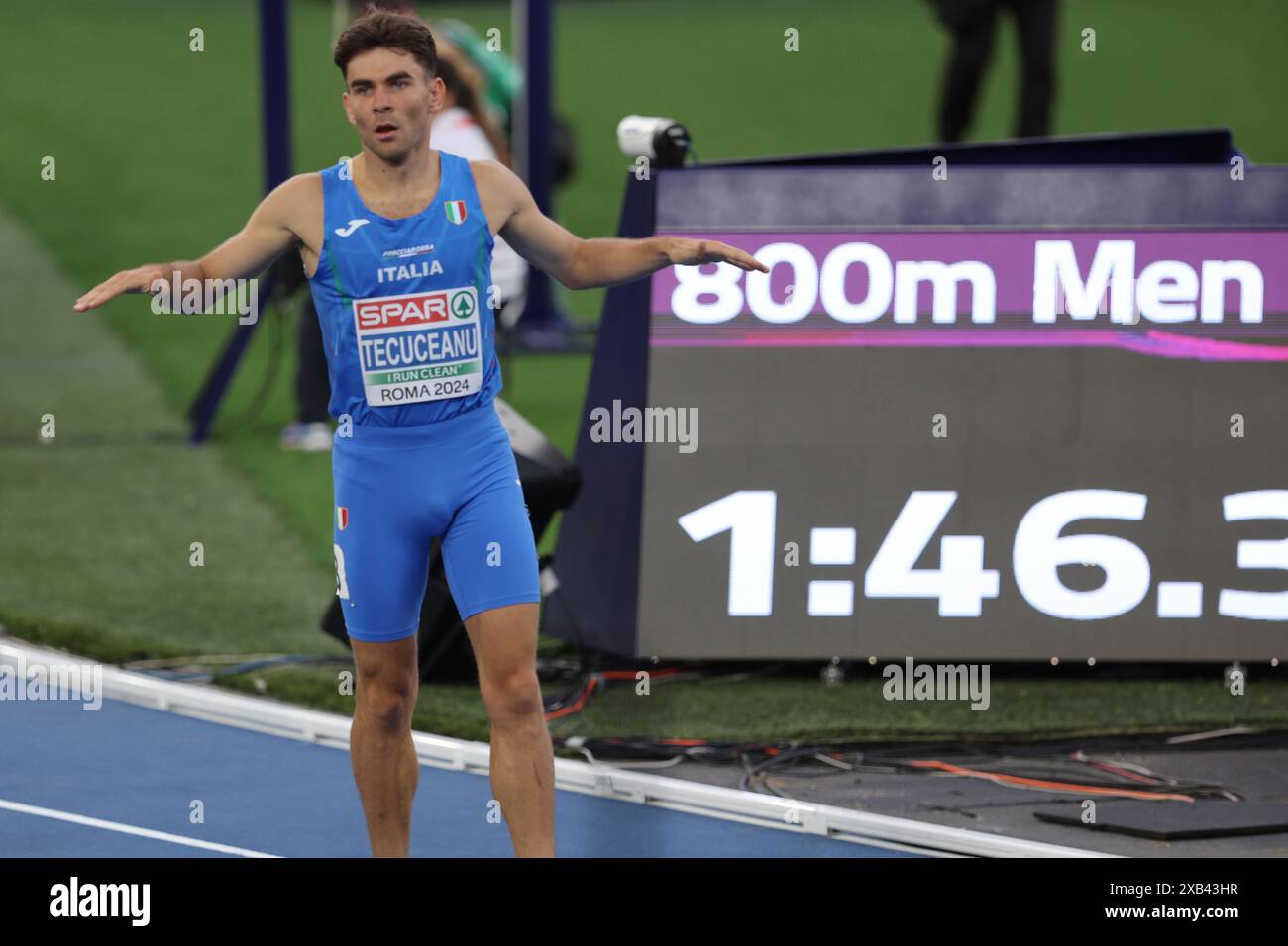 Women heptathlon 800 meters hi-res stock photography and images - Alamy