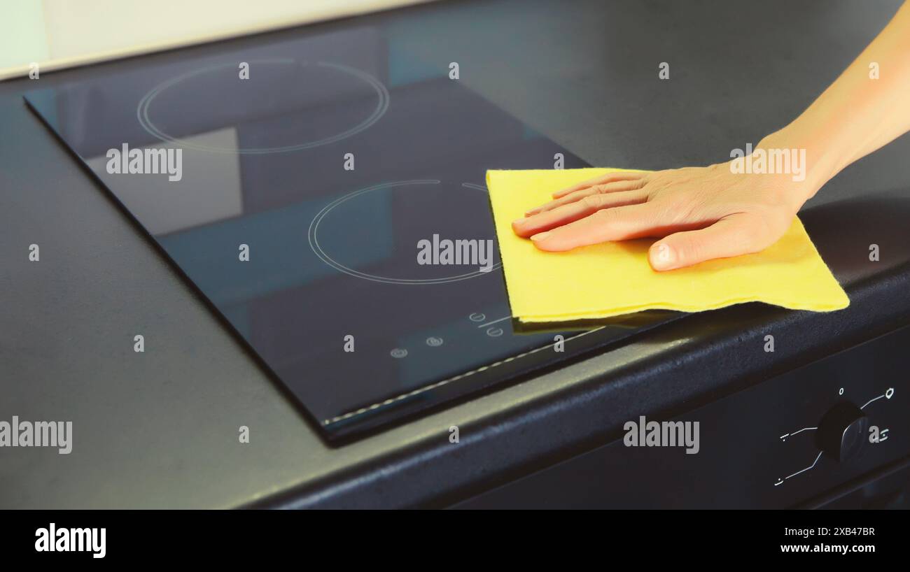 Woman wiping kitchen counter hi-res stock photography and images - Alamy
