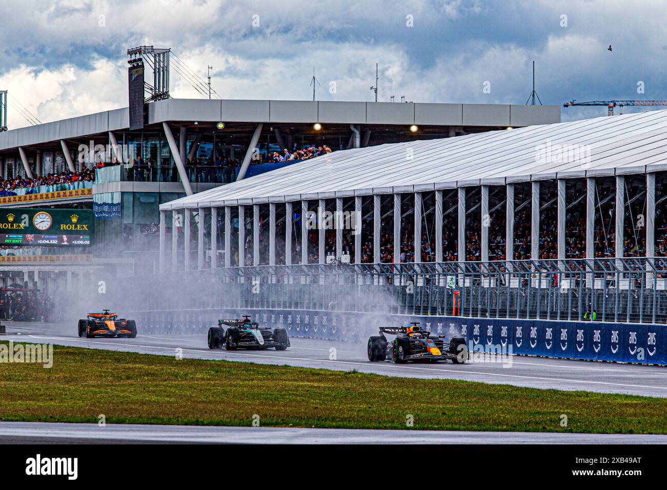 BATTLE FOR WIN George Russell (GBR) - Mercedes-AMG PETRONAS F1 Team ...