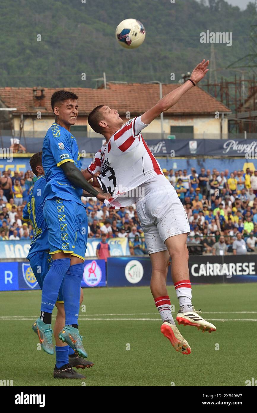 Julian Illanes (Carrarese) and Thomas Sandon (Vicenza) head tackle ...