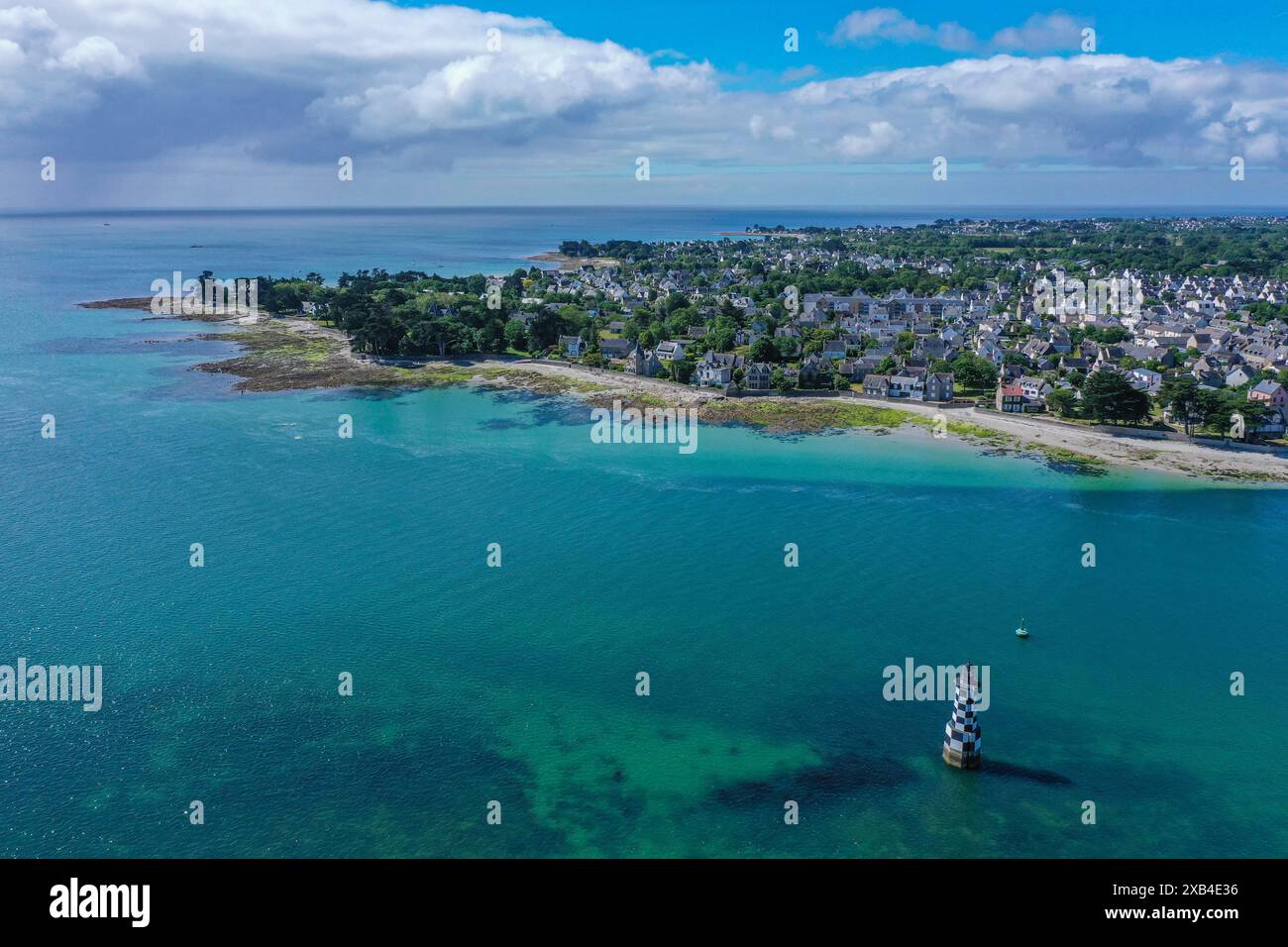 Luftbild Halbinsel Ile-Tudy mit Leuchtturm Tourelle des Perdrix, Departement Finistere Penn ar ...