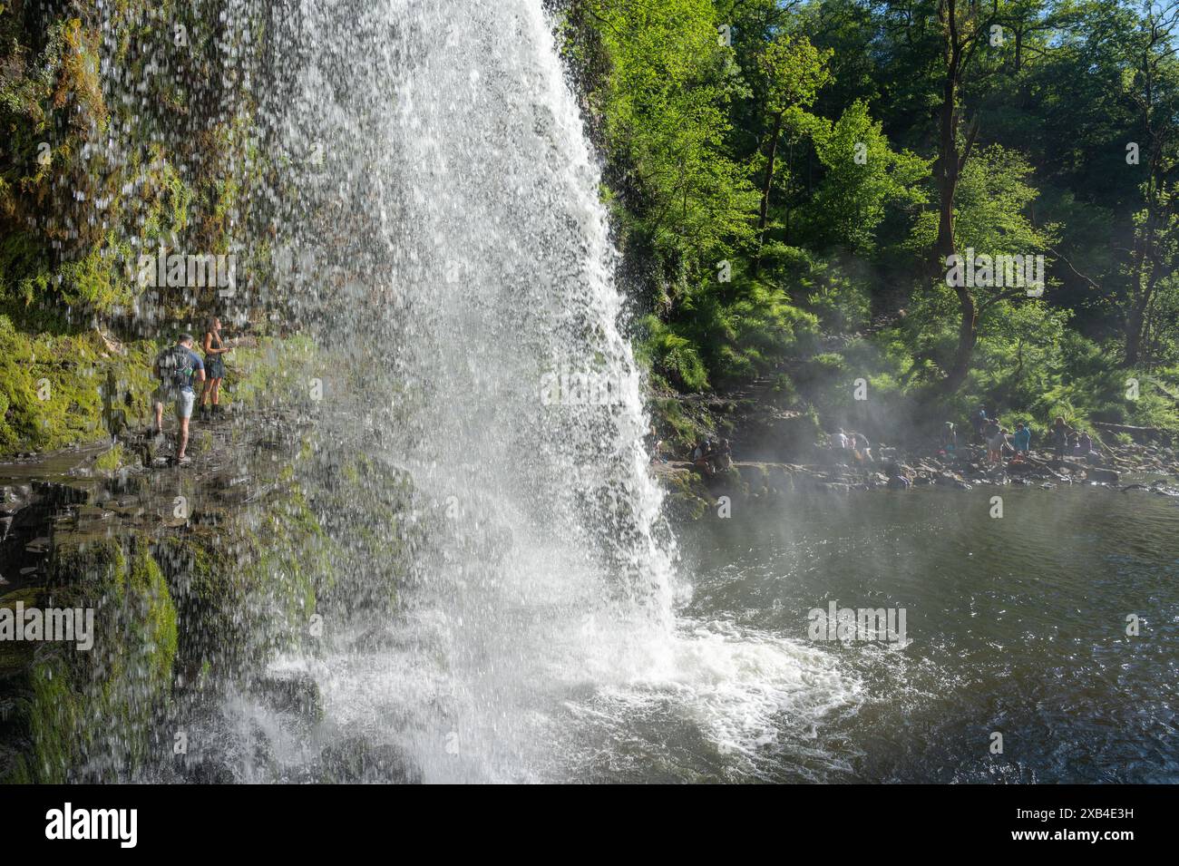 People behind Sgwd yr Eira waterfall, Afon Hepste, Waterfall Country ...
