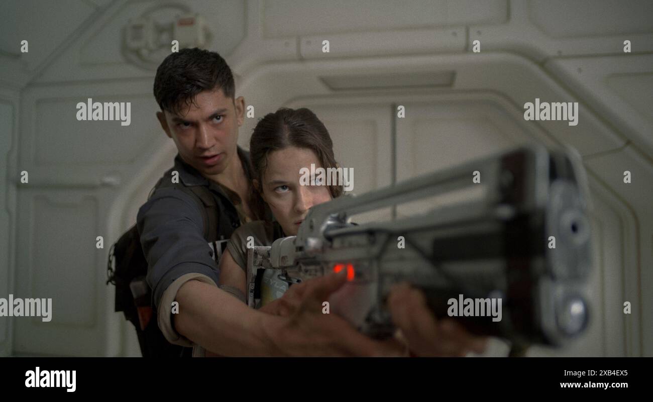 Alien Romulus Archie Renaux & Cailee Spaeny Stock Photo - Alamy