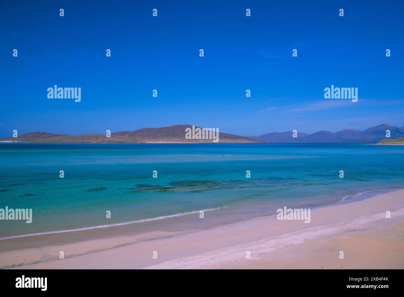 A view of white sand and clear sea on Seilebost Beach on the west coast ...