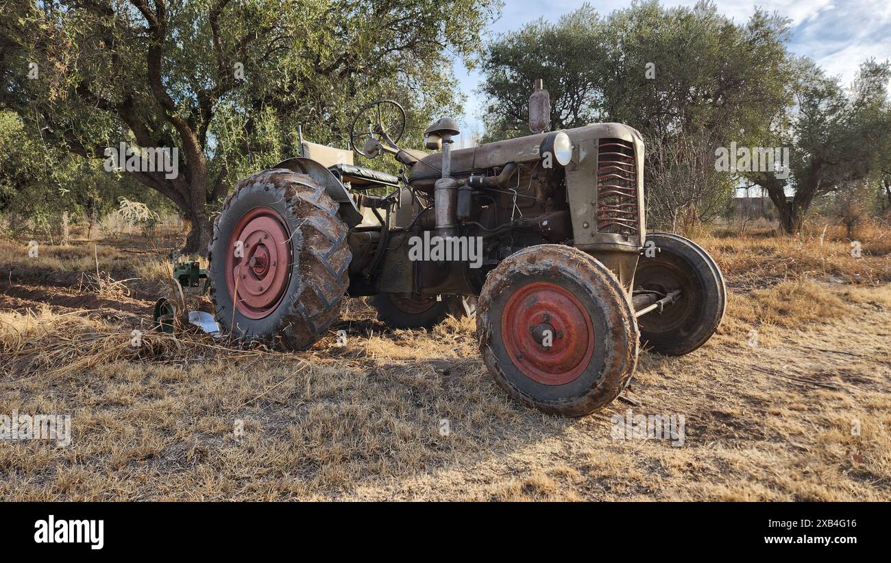 4k video red tractor hi-res stock photography and images - Alamy