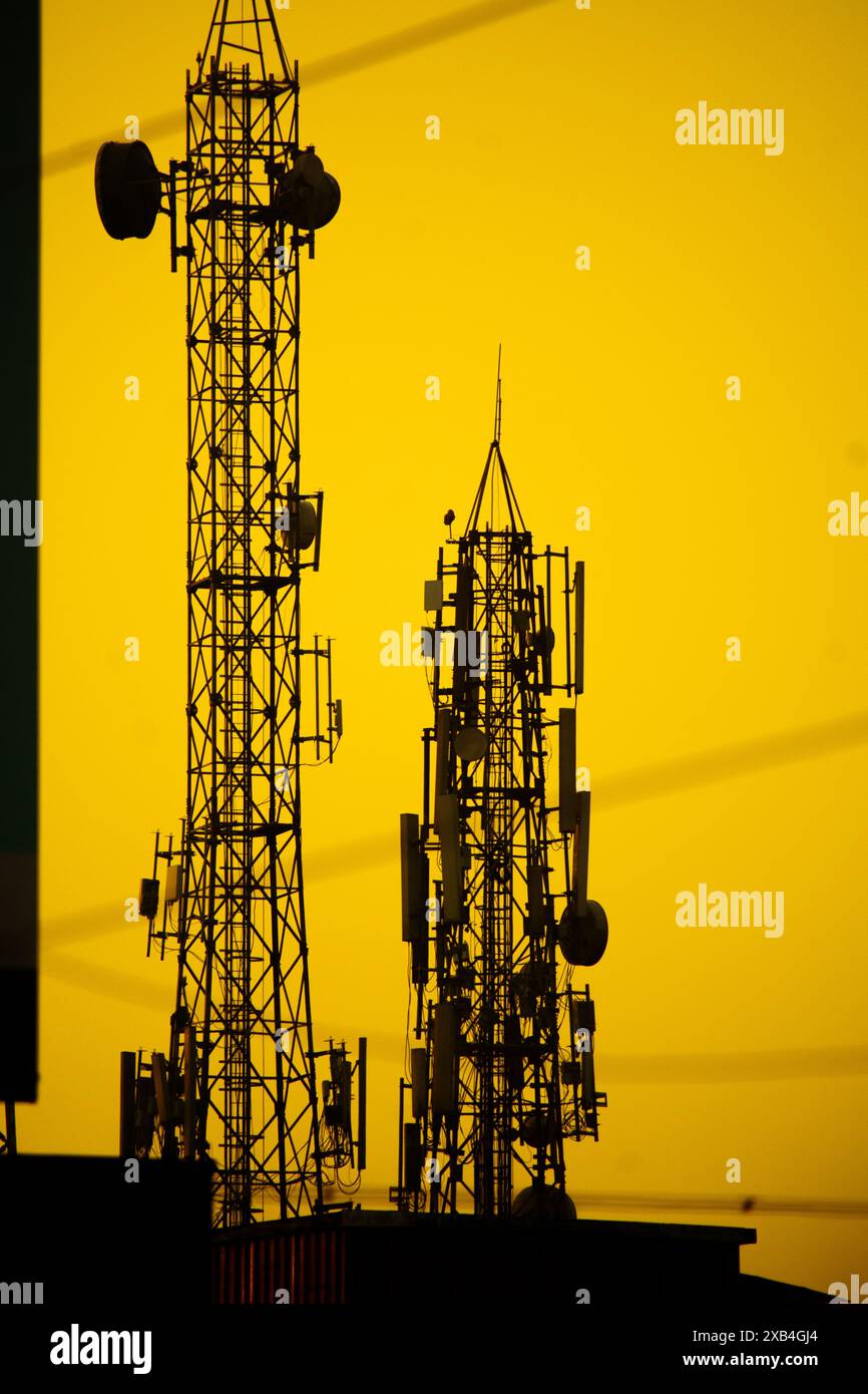 Telephone relay tower hi-res stock photography and images - Alamy