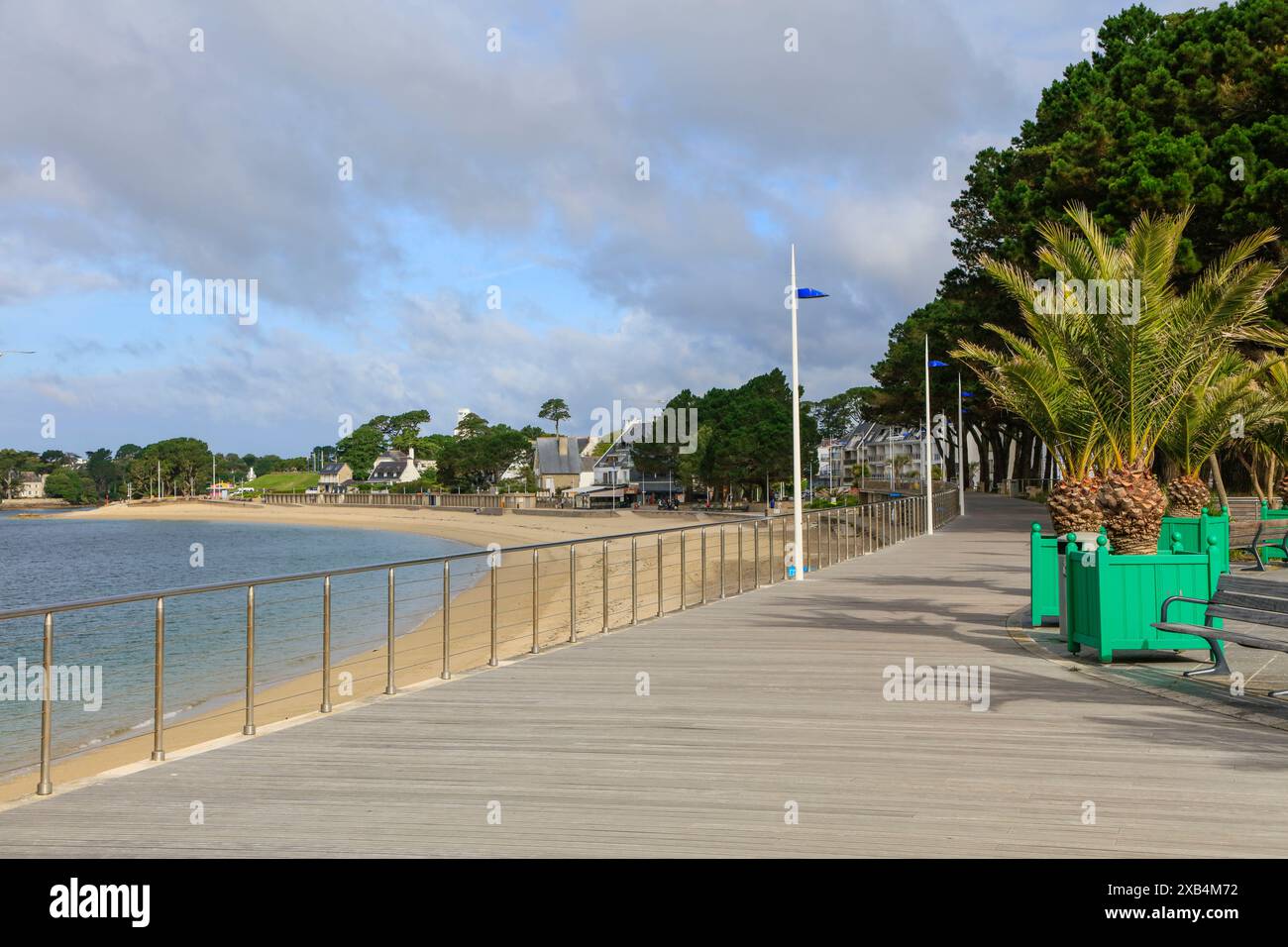 Strandpromenade von Benodet, Departement Finistere Penn ar Bed, Region ...