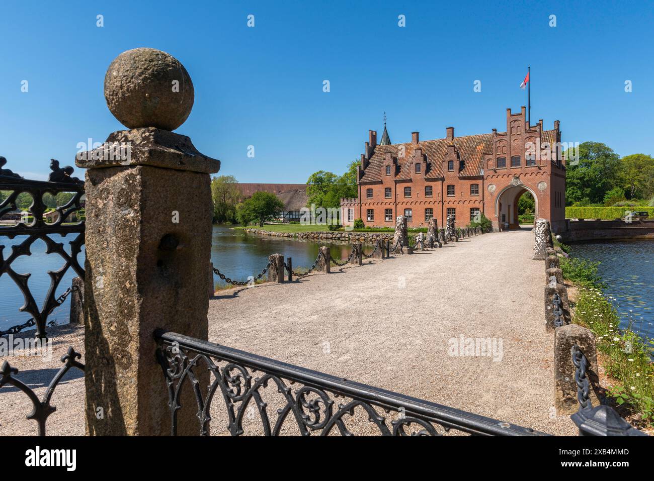 Bridge, approach to Egeskov moated castle, Kvaerndrup near Svenborg ...