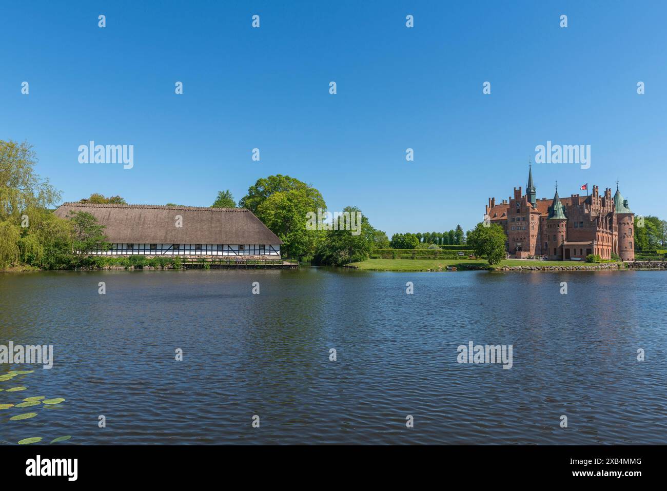 Egeskov moated castle, Kvaerndrup near Svenborg, Svendburg, park ...
