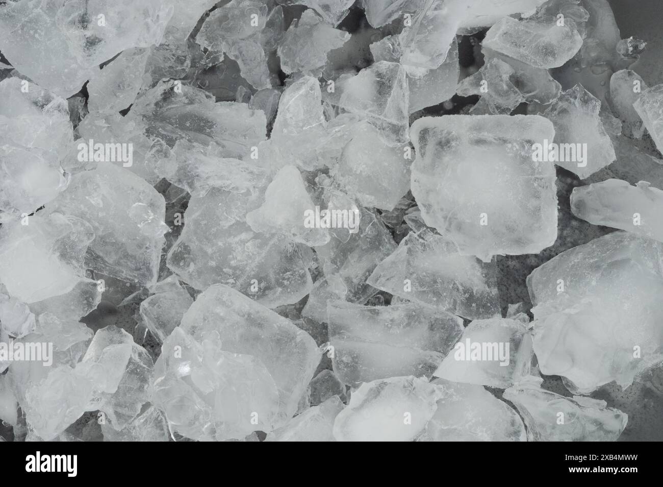 Crushed ice cubes hi-res stock photography and images - Alamy