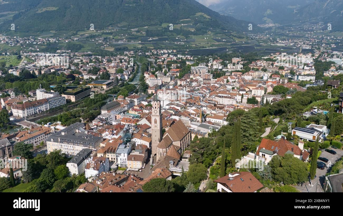 Meran, Südtirol, Italien 07. Juni 2024: Hier die Kurstadt Meran, Merano ...
