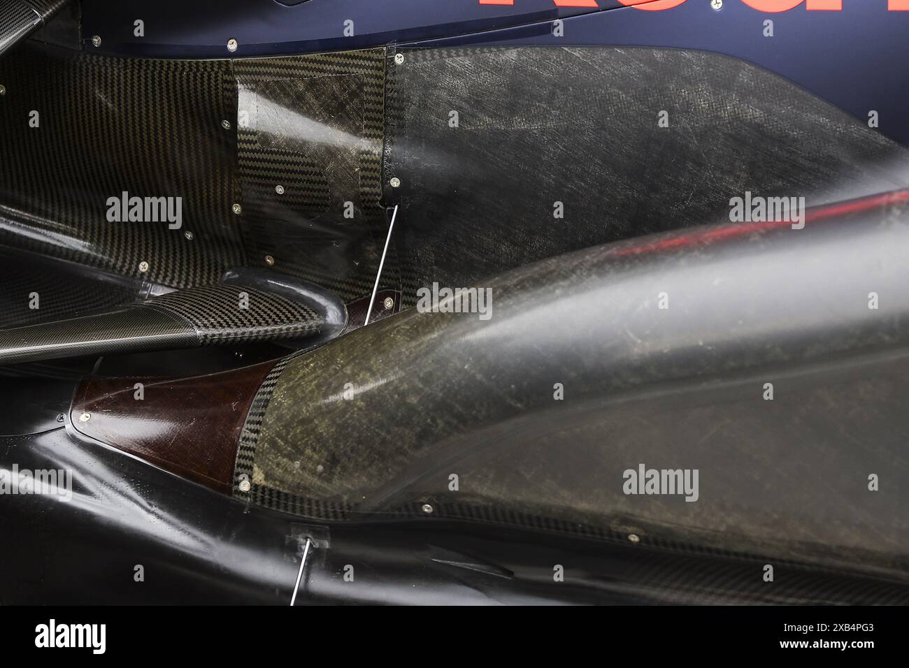 Red Bull Racing RB20, mechanical detail side pods and engine cover ...