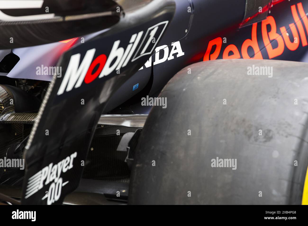 Red Bull Racing RB20, mechanical detail side pods and engine cover ...