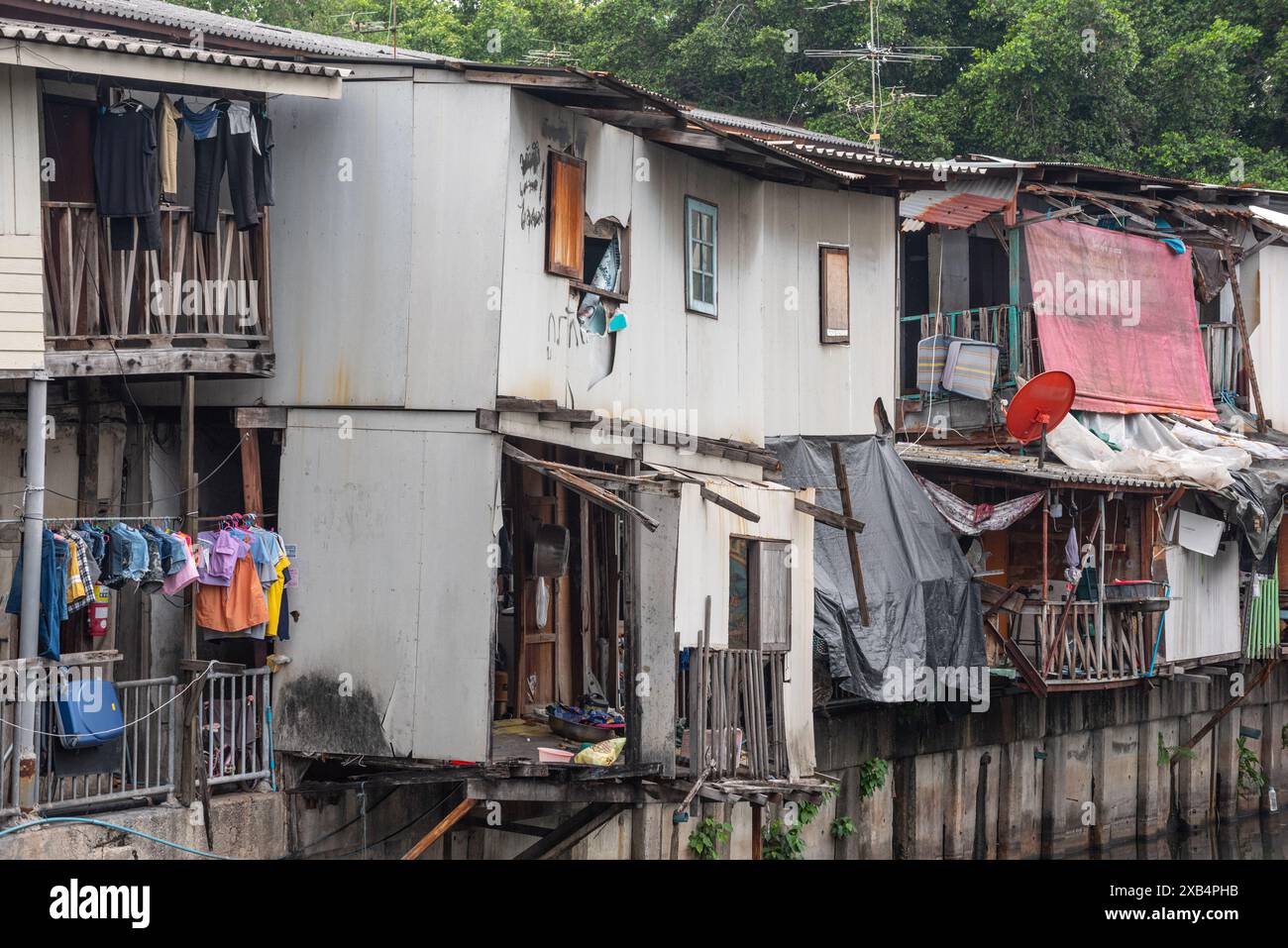 Slums bangkok thailand hi-res stock photography and images - Alamy