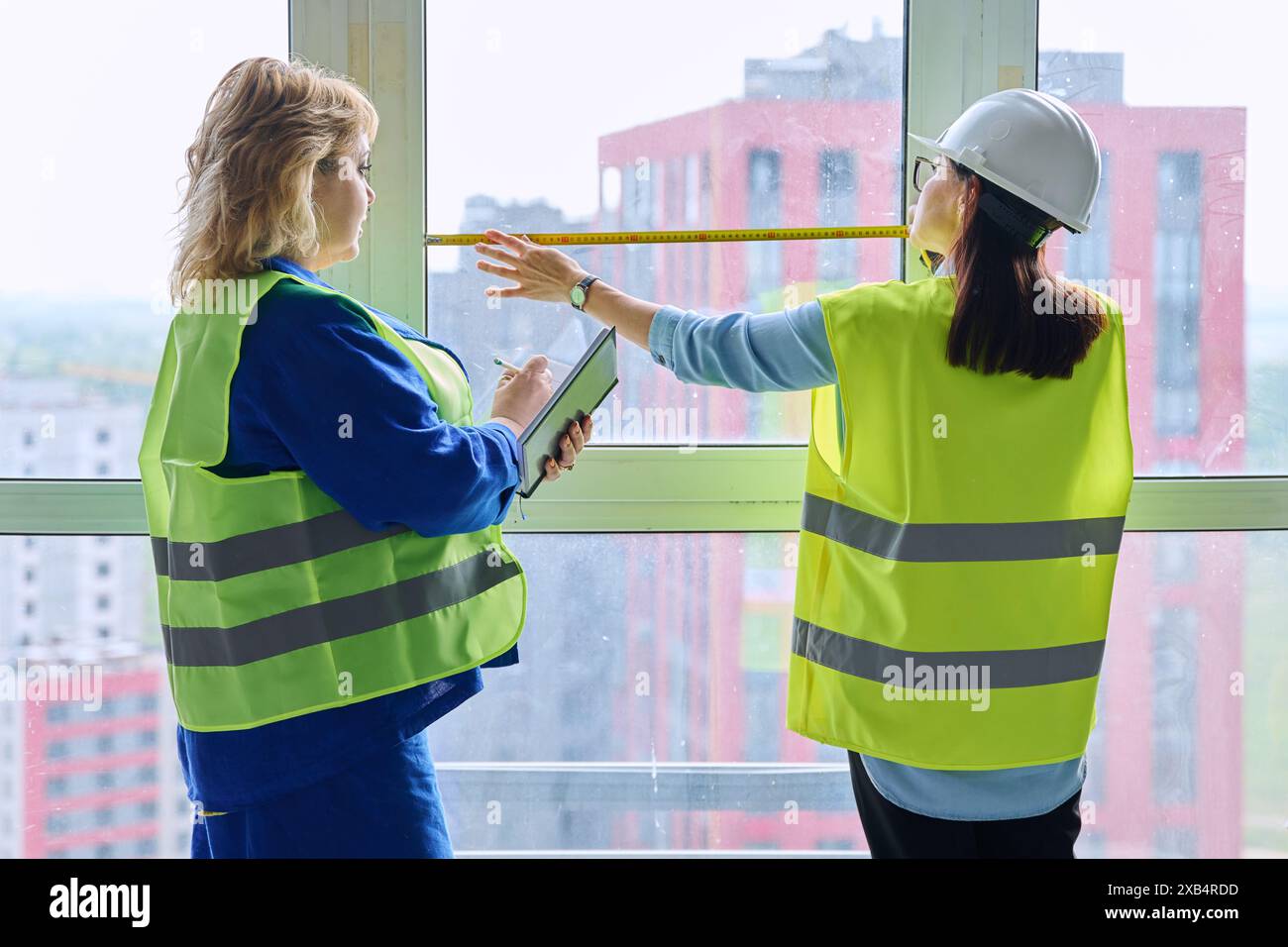 Female line repair hi-res stock photography and images - Alamy