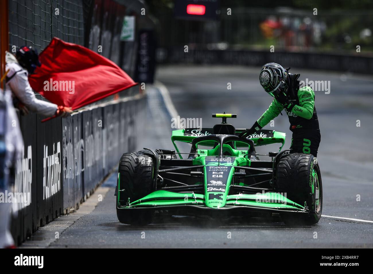 24 ZHOU Guanyu (chi), Stake F1 Team Kick Sauber C44, action crash, accident, during the Formula ...
