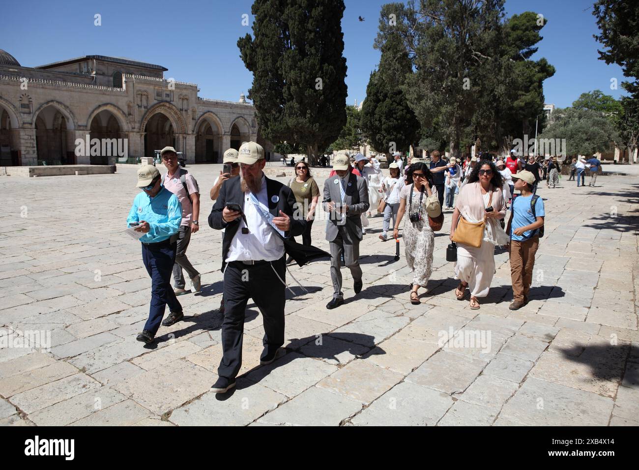 Evangelical Christian pilgrims led on the Temple Mount by a Jewish ...