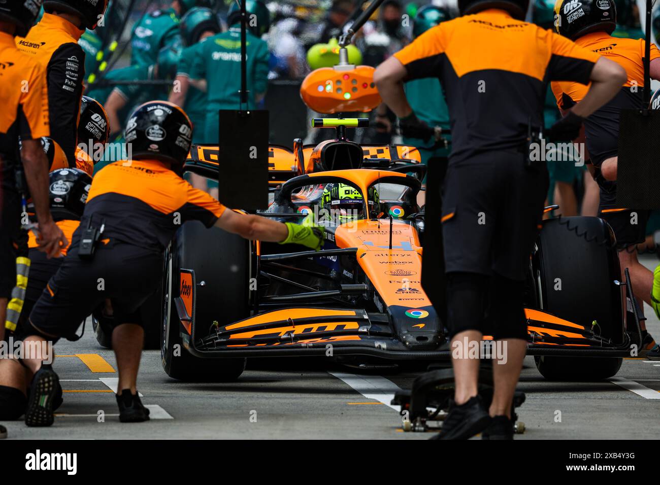 04 NORRIS Lando (gbr), McLaren F1 Team MCL38, action pitstop during the Formula 1 AWS Grand Prix ...