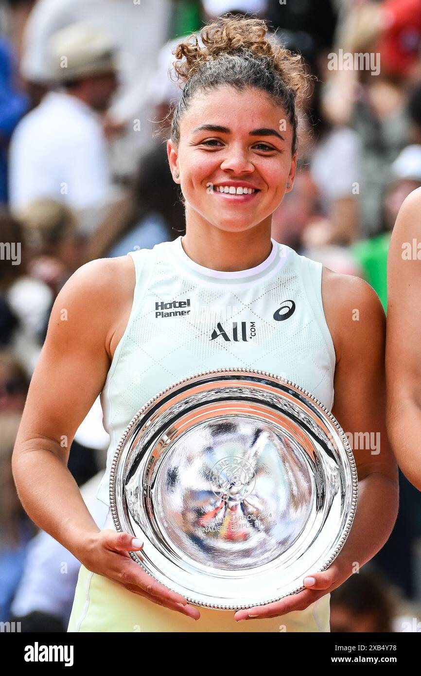 Jasmine PAOLINI of Italy celebrates her second place with the trophy ...