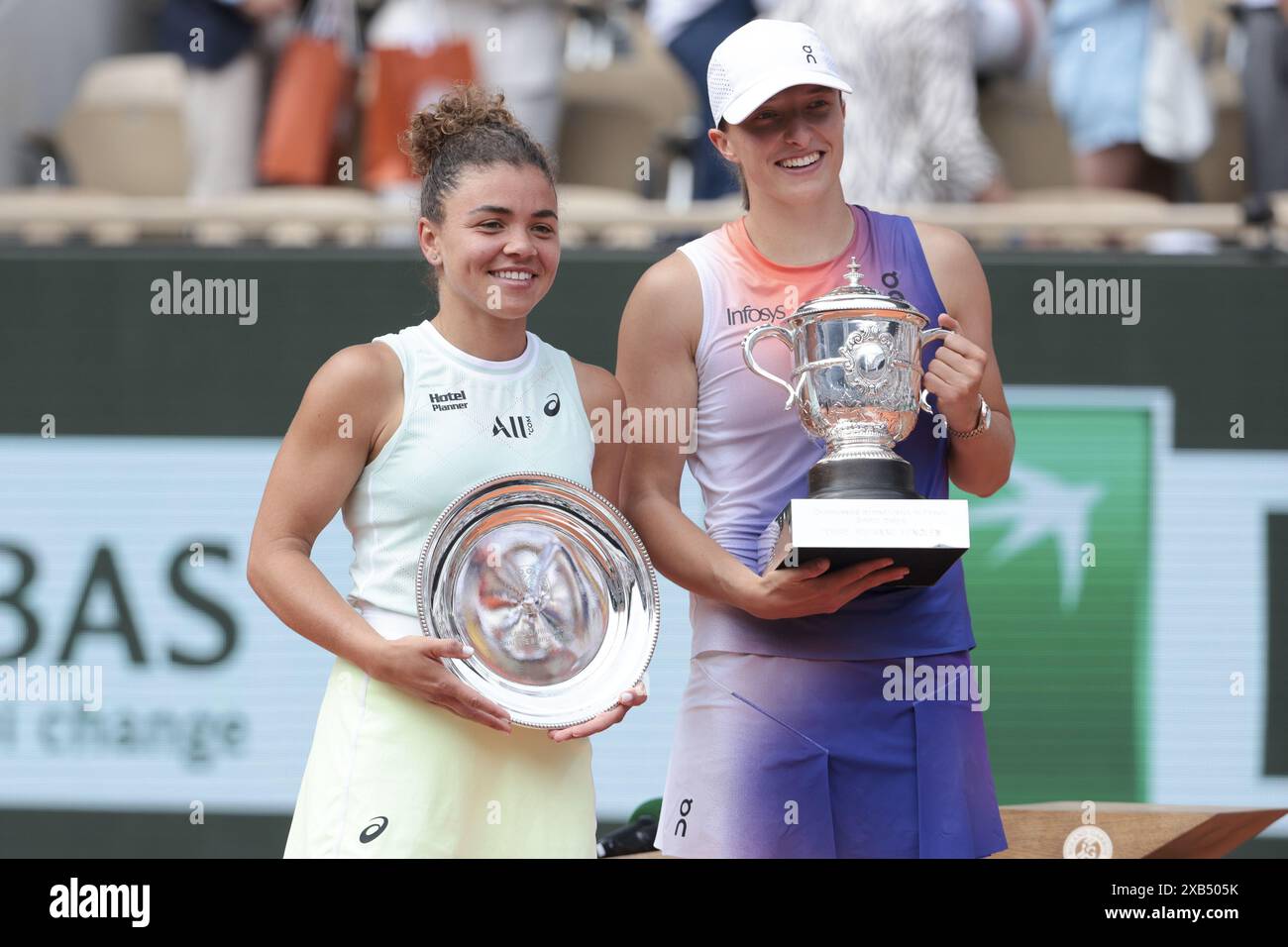 Finalist Jasmine Paolini of Italy, winner Iga Swiatek of Poland during the podium ceremony ...
