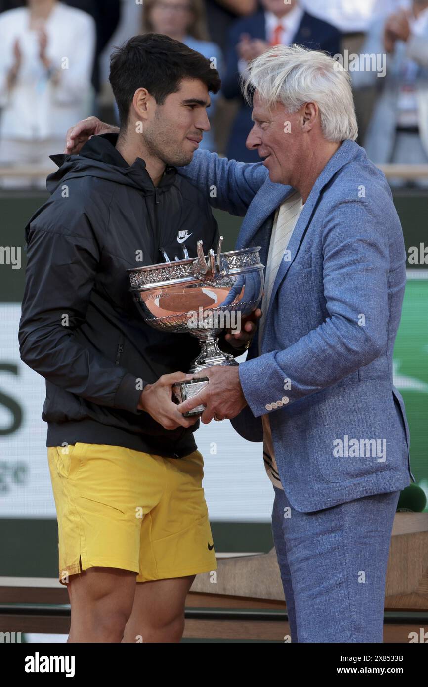 Winner Carlos Alcaraz of Spain, trophy presenter Bjorn Borg during the ...