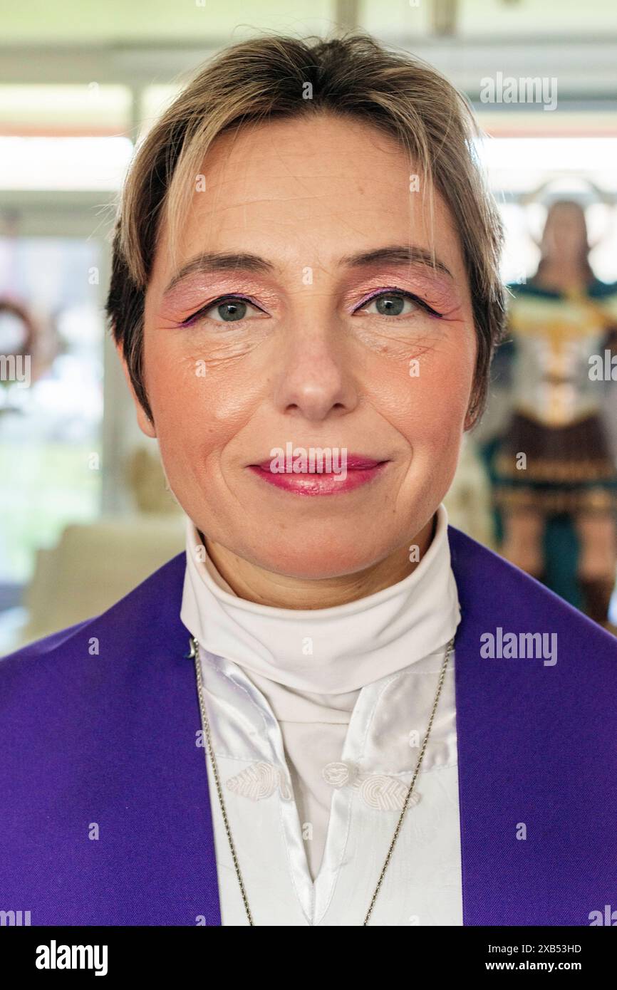 Portrait Spiritual Leader Female Spiritual Leader , intermediate ...