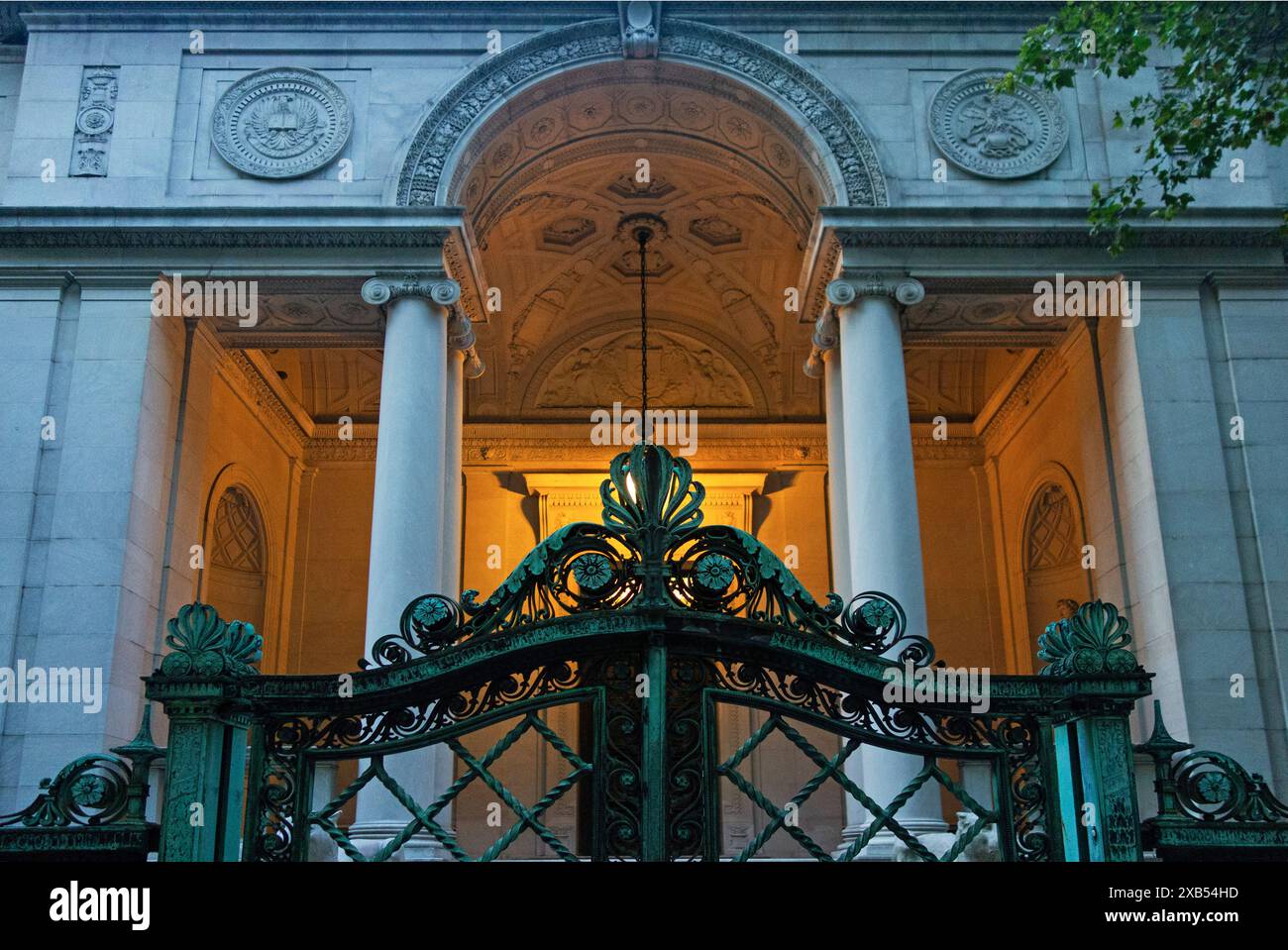 Green wrought iron gates hi-res stock photography and images - Alamy