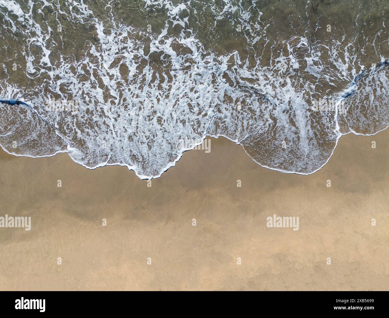 Shore wave aerial view hi-res stock photography and images - Alamy