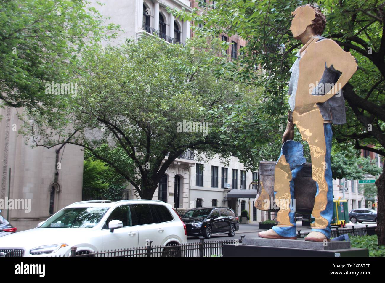 PRODUCTION - 10 June 2024, USA, New York: The sculpture "Voyage à New ...