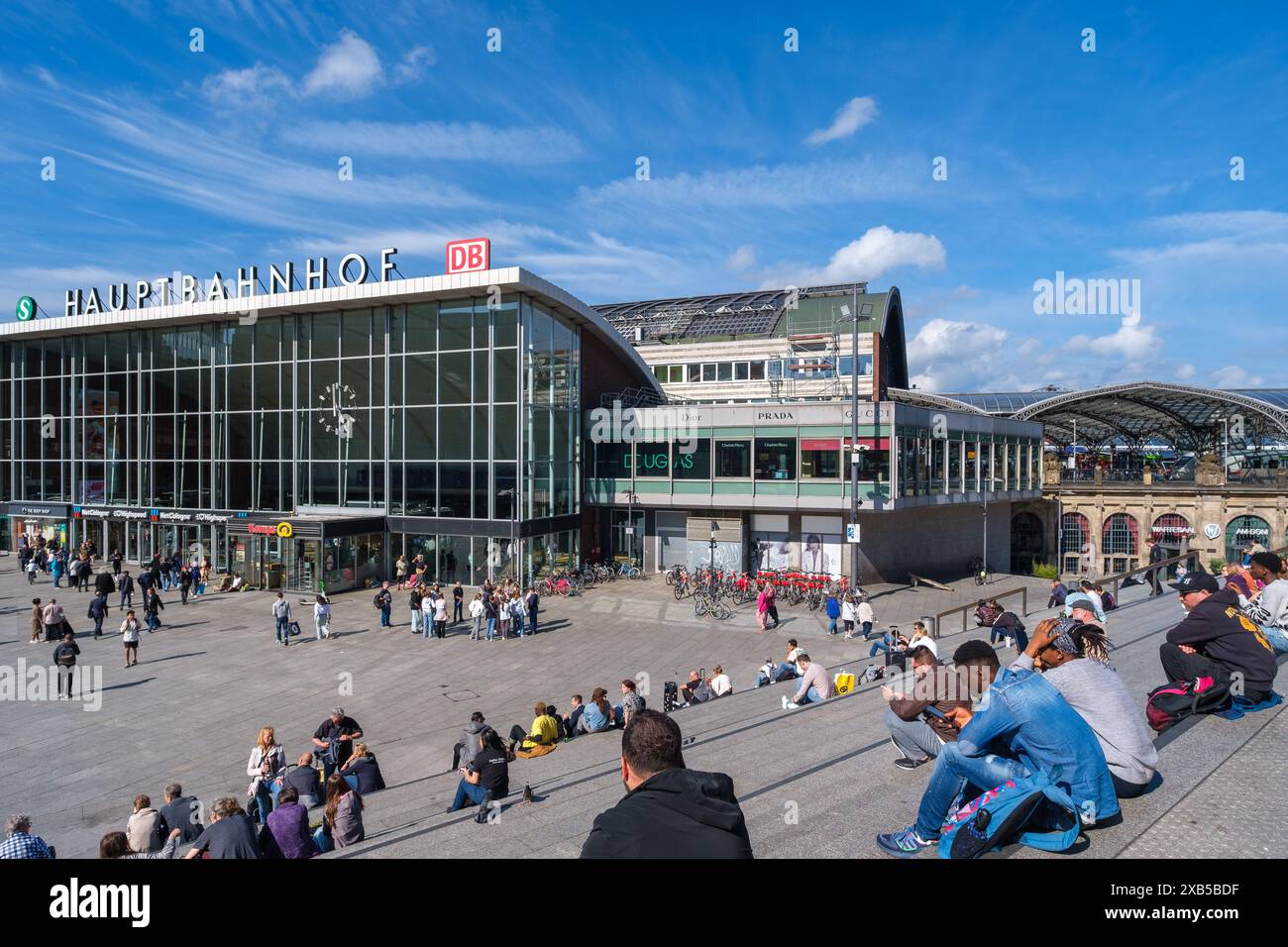 Cologne, Germany - May 22, 2024 : View of the crowded Hauptbahnhof, the ...