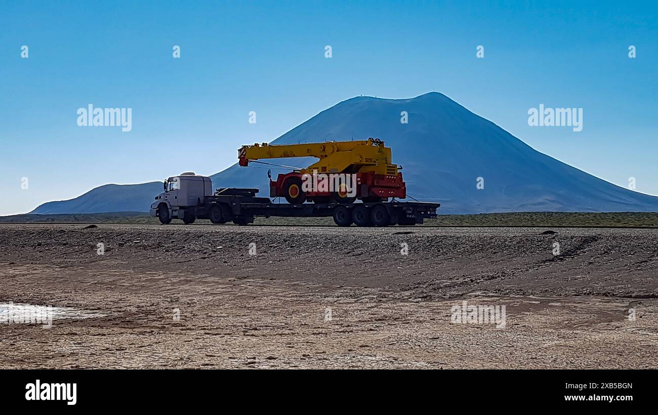 Truck mounted crane lifting hi-res stock photography and images - Alamy