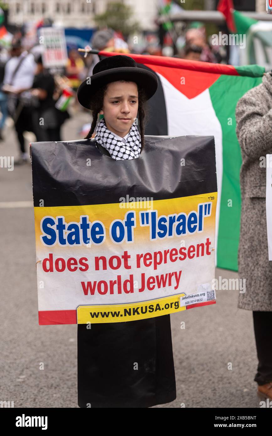 Protesters representing Jews at a Free Palestine protest in London ...