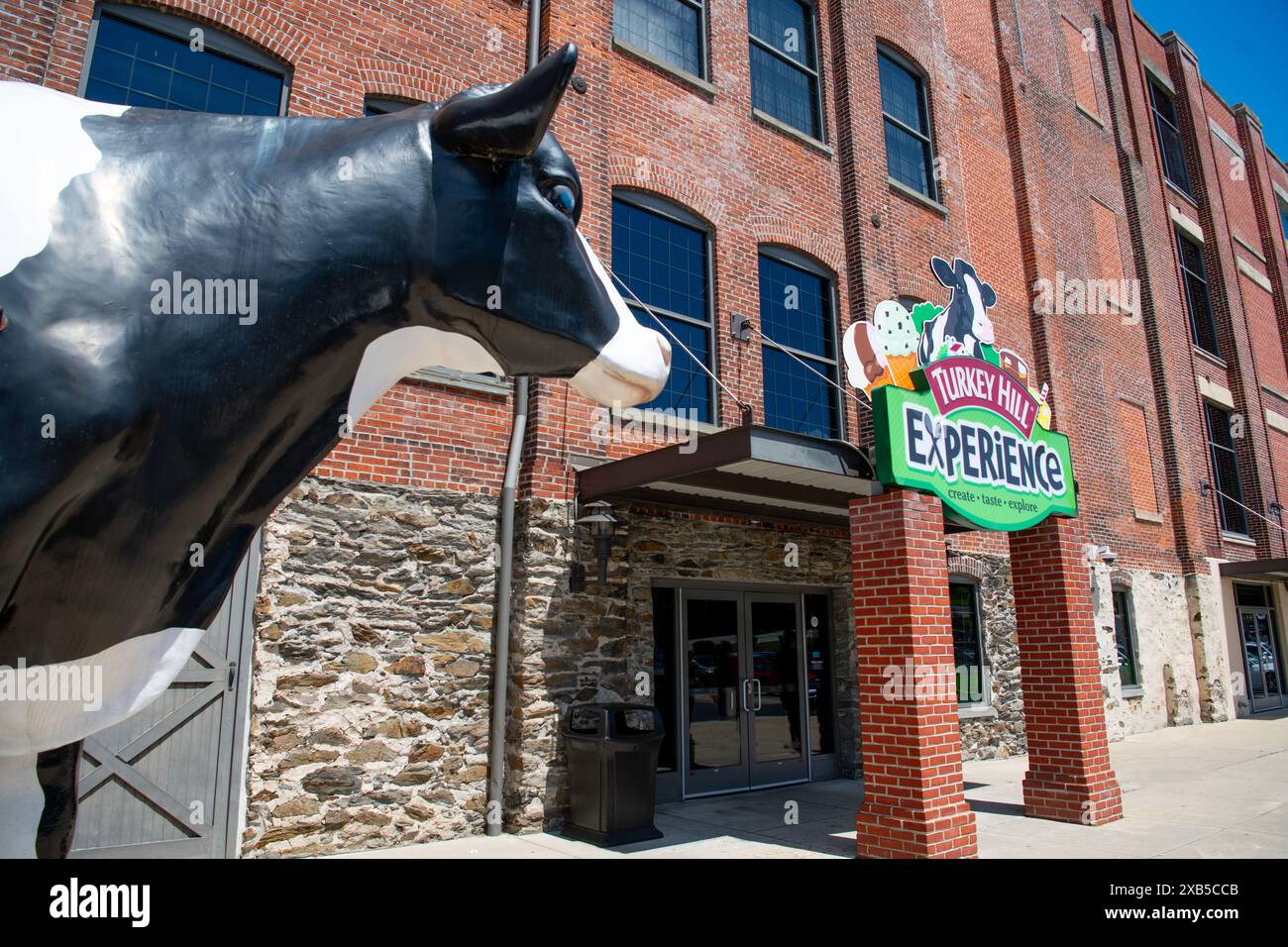 USA Pennsylvania PA Columbia Turkey Hill Experience factory store and ...