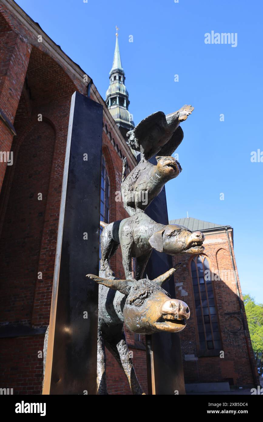 Bremen Musicians Statue, landmark in Riga, sculpture of 4 animals ...