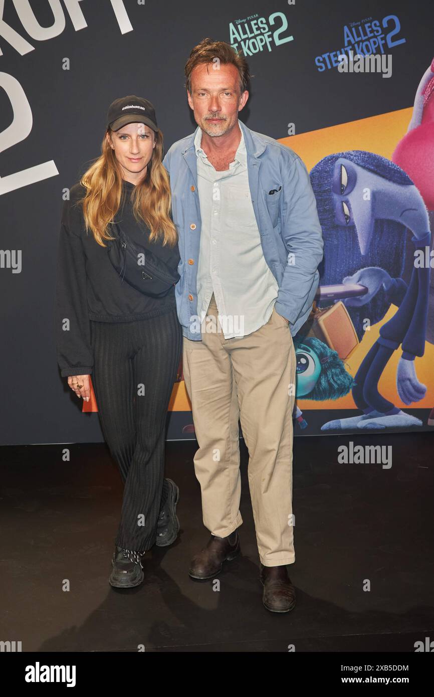 Lucas Gregorowicz mit Begleitung - Kinopremiere von ALLES STEHT KOPF 2 ...