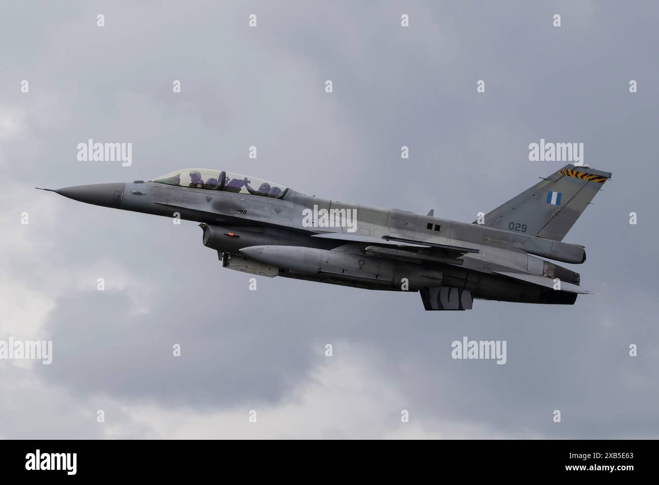 General Dynamics F-16 Fighting Falcon of 335 Mira Elliniki Polemiki ...