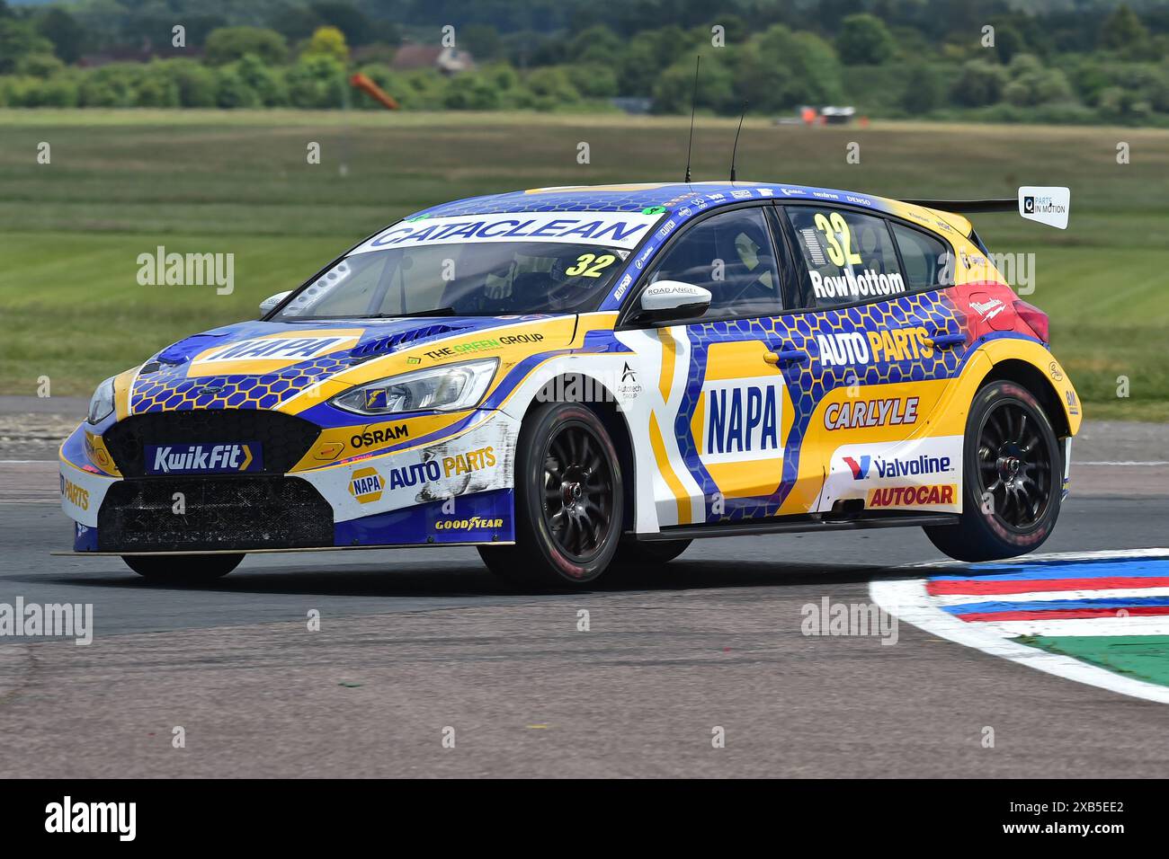 Daniel Rowbottom, Ford Focus ST, NAPA Racing UK, on three wheels at the chicane, BTCC, British ...