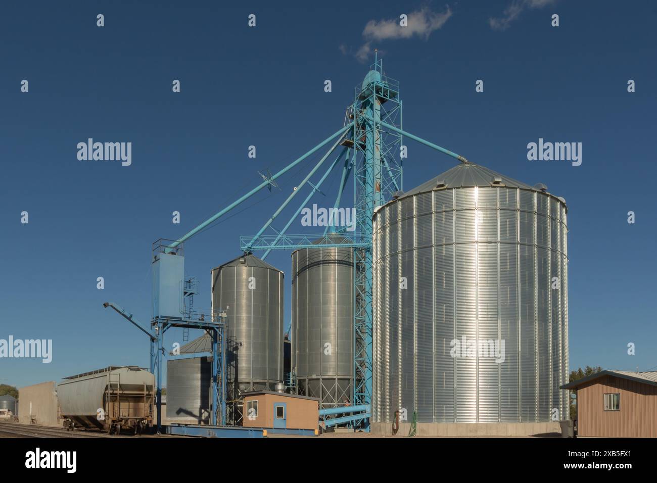 Grain hopper hi-res stock photography and images - Alamy