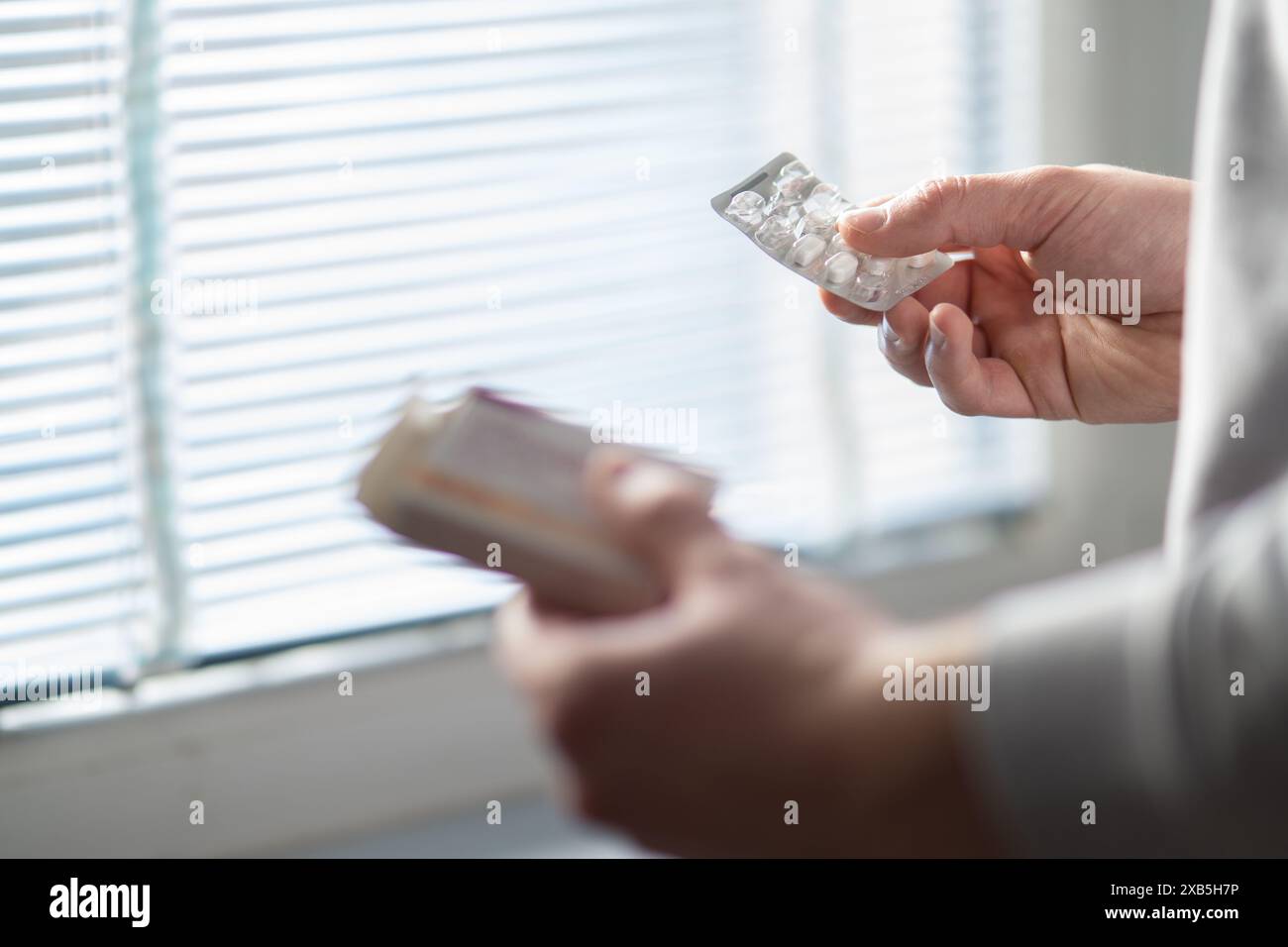Blank blister pack capsule hi-res stock photography and images - Alamy