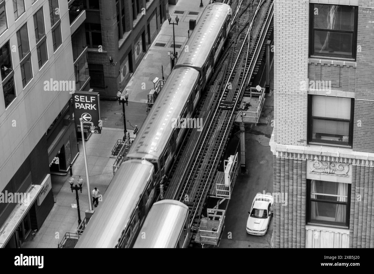 Chicago, IL - 4-30-2015: CTA Trains in Downtown Chicago Stock Photo - Alamy