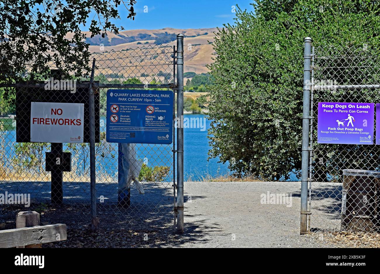 Isherwood staging area entrance to Quarry Lakes Regional Recreation ...