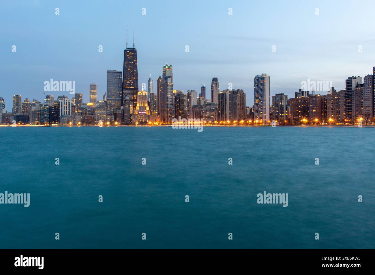 Aerial view chicago river north hi-res stock photography and images - Alamy