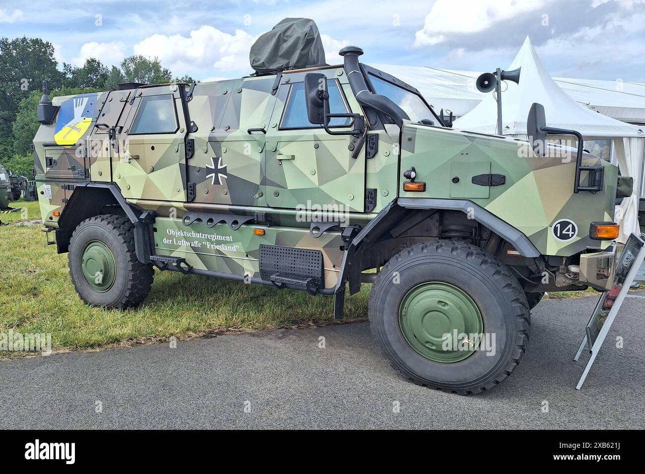 Mrap radfahrzeug hi-res stock photography and images - Alamy