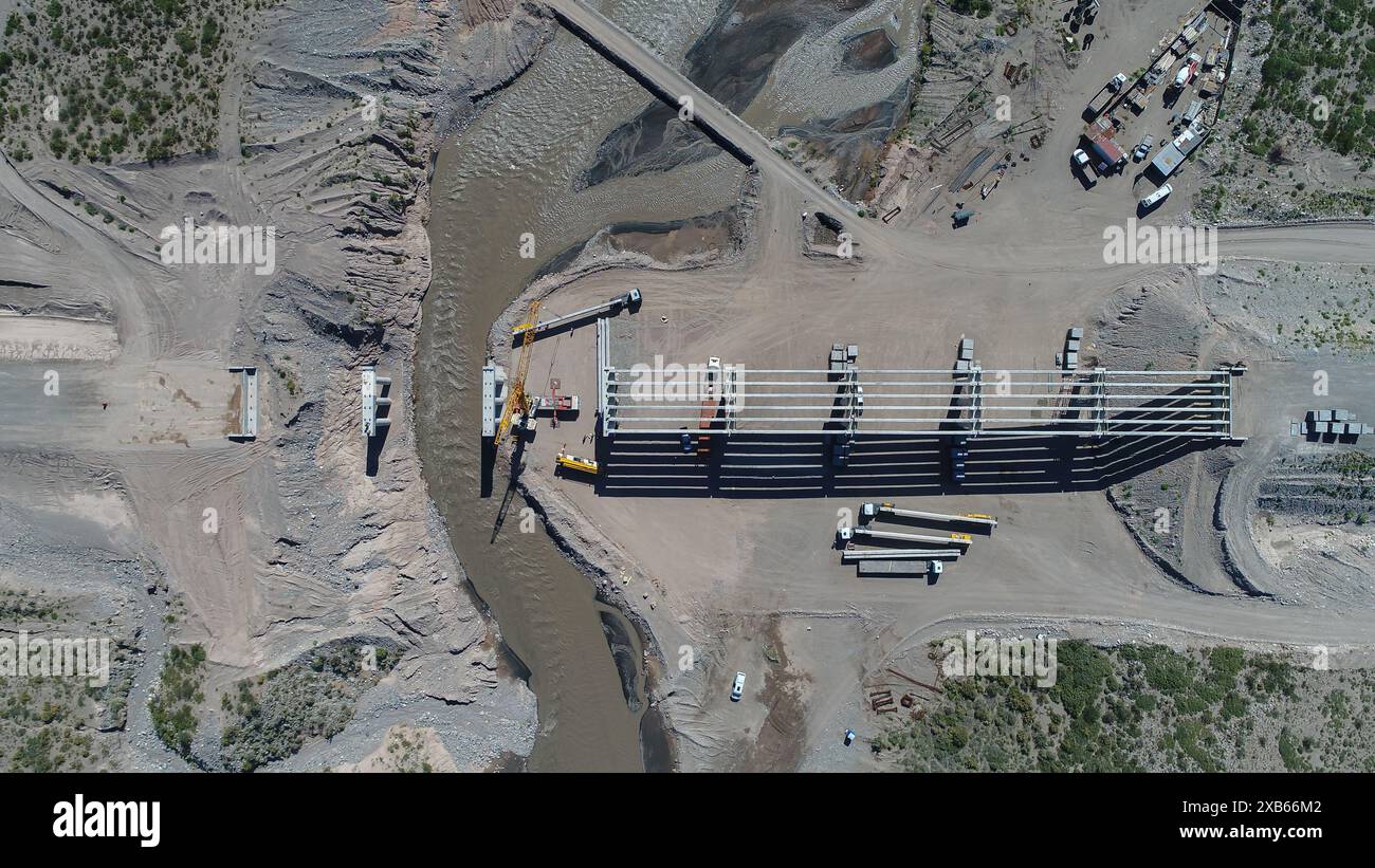 Construction of a highway bridge over the Rio Diamante Stock Photo - Alamy