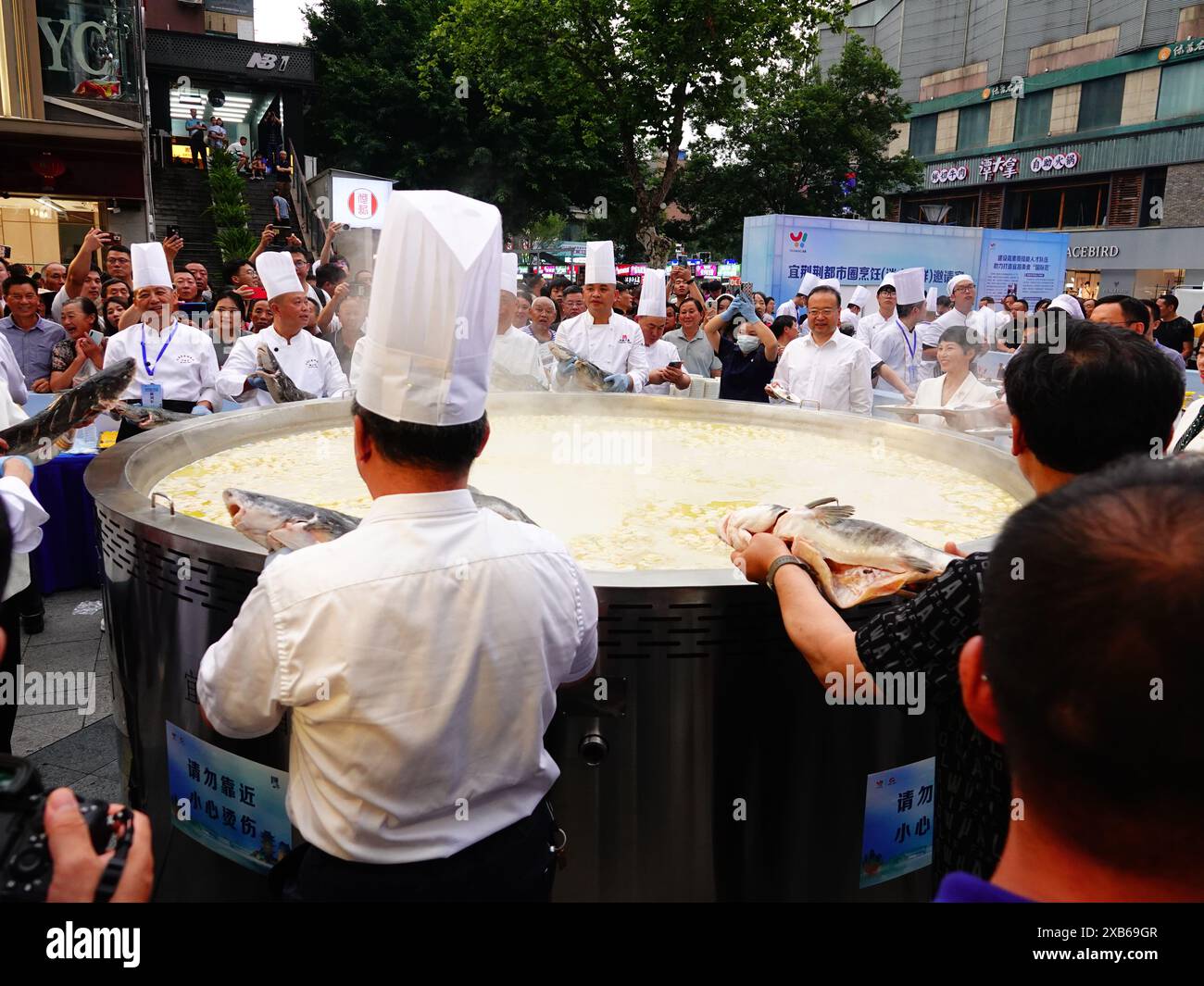 YICHANG, CHINA - JUNE 8, 2024 - Thirteen chefs cook a 3-meter-diameter ...