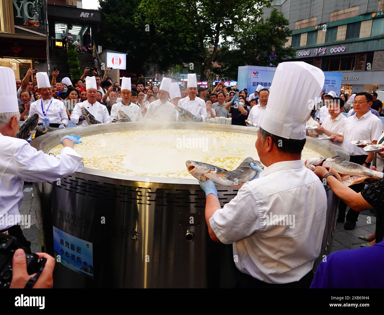 YICHANG, CHINA - JUNE 8, 2024 - Thirteen chefs cook a 3-meter-diameter ...