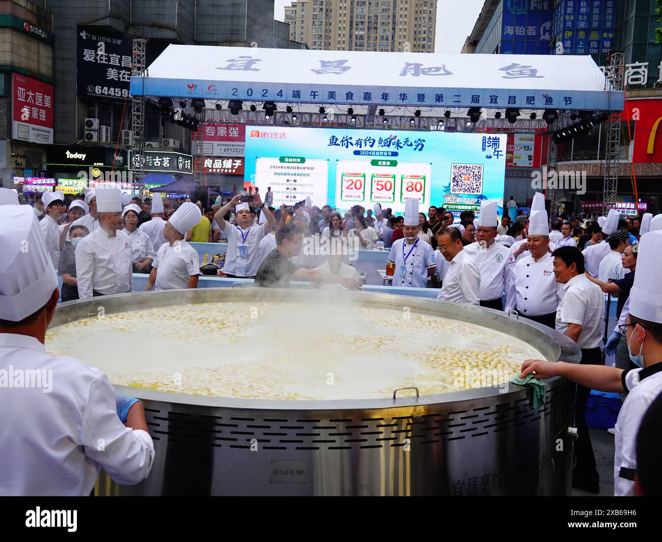 YICHANG, CHINA - JUNE 8, 2024 - Thirteen chefs cook a 3-meter-diameter ...